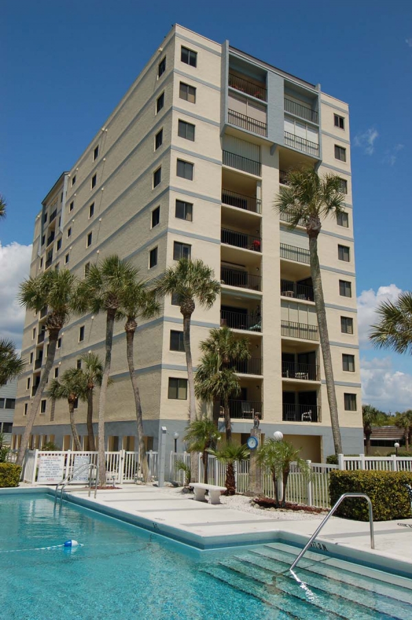 Residents Only – MacArthur Beach & Racquet Club